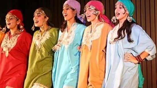 Largest Kashmiri Folk Dance Record Made with 10,000 Female Participants ...