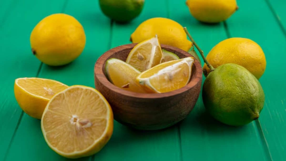 Fresh Lemons: पॉलीथिन या एयर टाइट डिब्बे में? जानिए फ्रिज में कैसे रखें ...