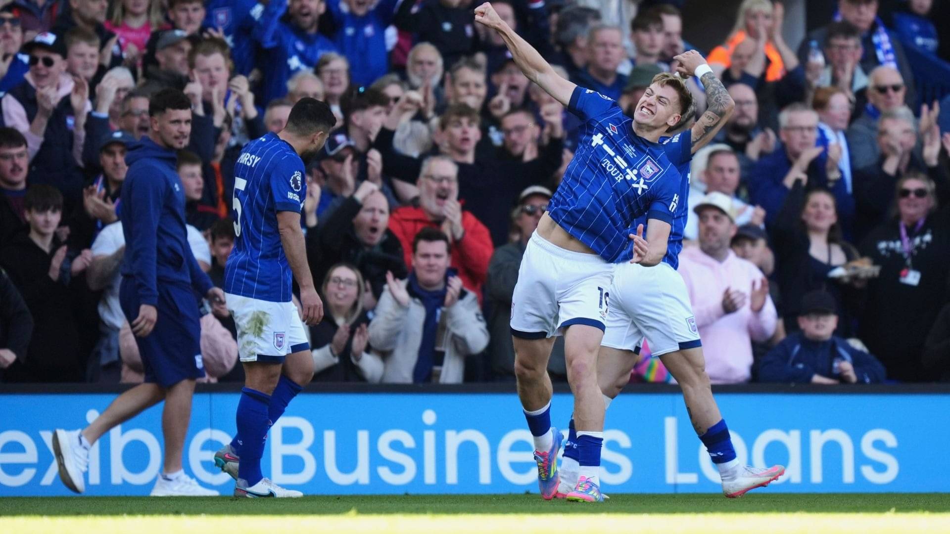 Chelsea and Manchester United Target Rising English Striker With Low Release Clause - Reports ...