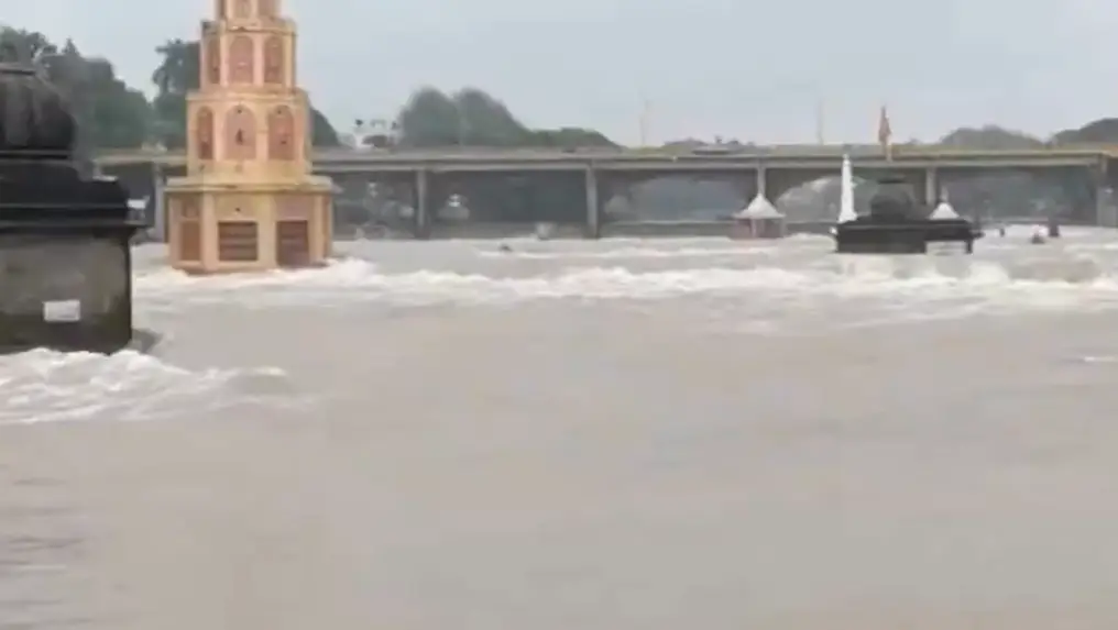 Low-Lying Areas Submerged in Nashik As Godavari Flows Above Danger Mark ...
