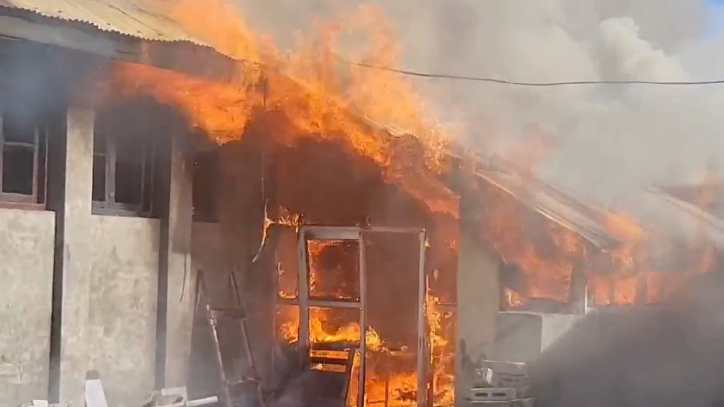 Video Shows Massive Fire Engulfs Factory In Jammu-Kashmir's Ganderbal ...