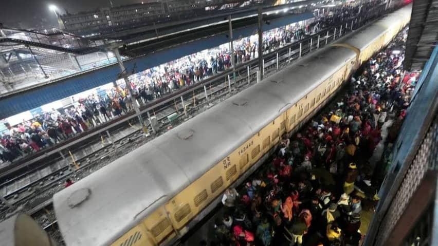 Massive Rush at New Delhi Railway Station as Train Delays Cause Chaos ...