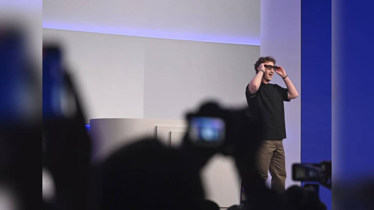 Meta AI-powered Smart Glasses With Display And Neural Wristband ...