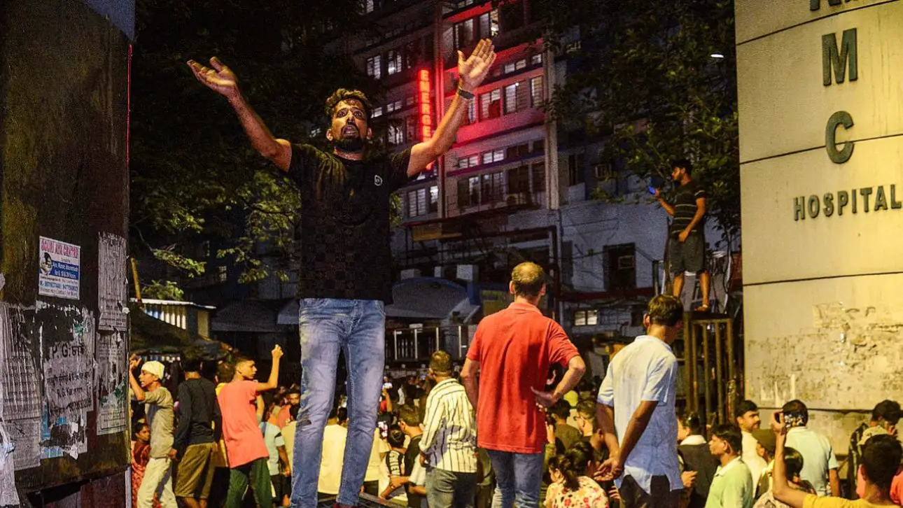 Kolkata Doctor Rape-Murder: Did Mob Vandalise The Crime Scene? Cops ...