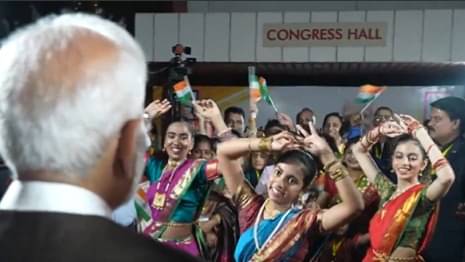 Viral Video: Indian Diaspora Performs Vibrant 'Lavani' Dance to Greet ...