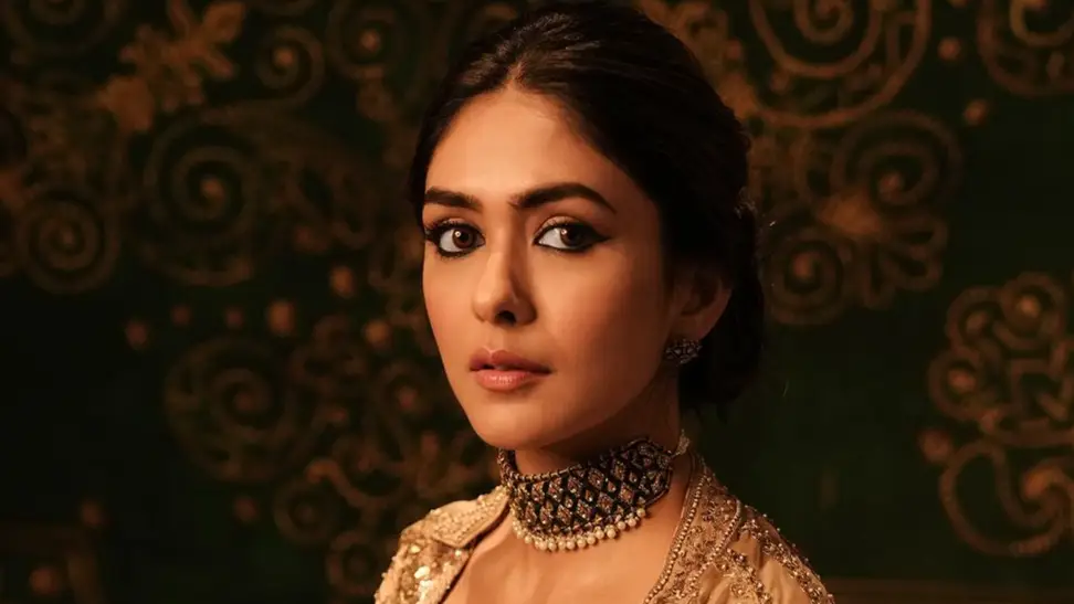 Mrunal Thakur Gives Major Festive Fashion Goals In A Beige Silk Saree ...