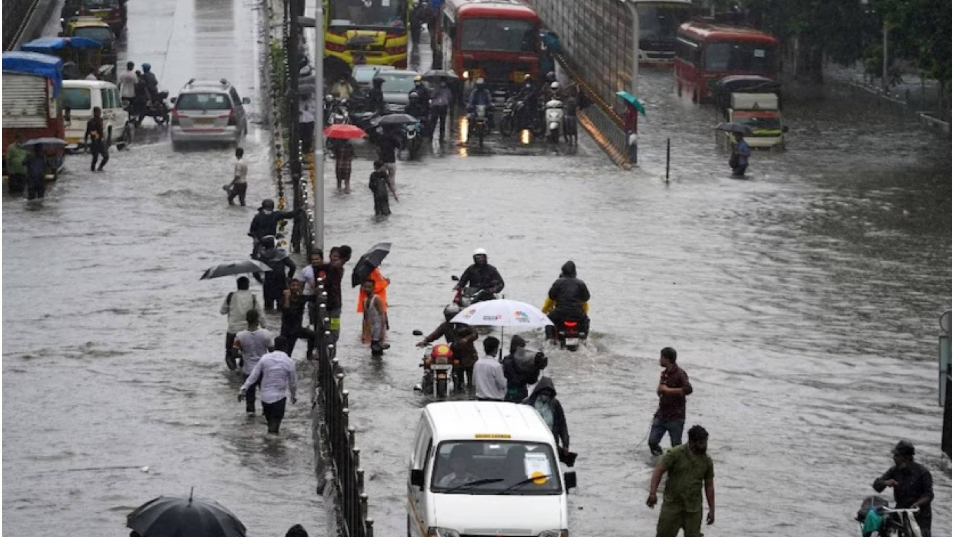 Mumbai Rain ALERT: Andheri Subway Shut, Traffic Disrupted. Details | Republic World