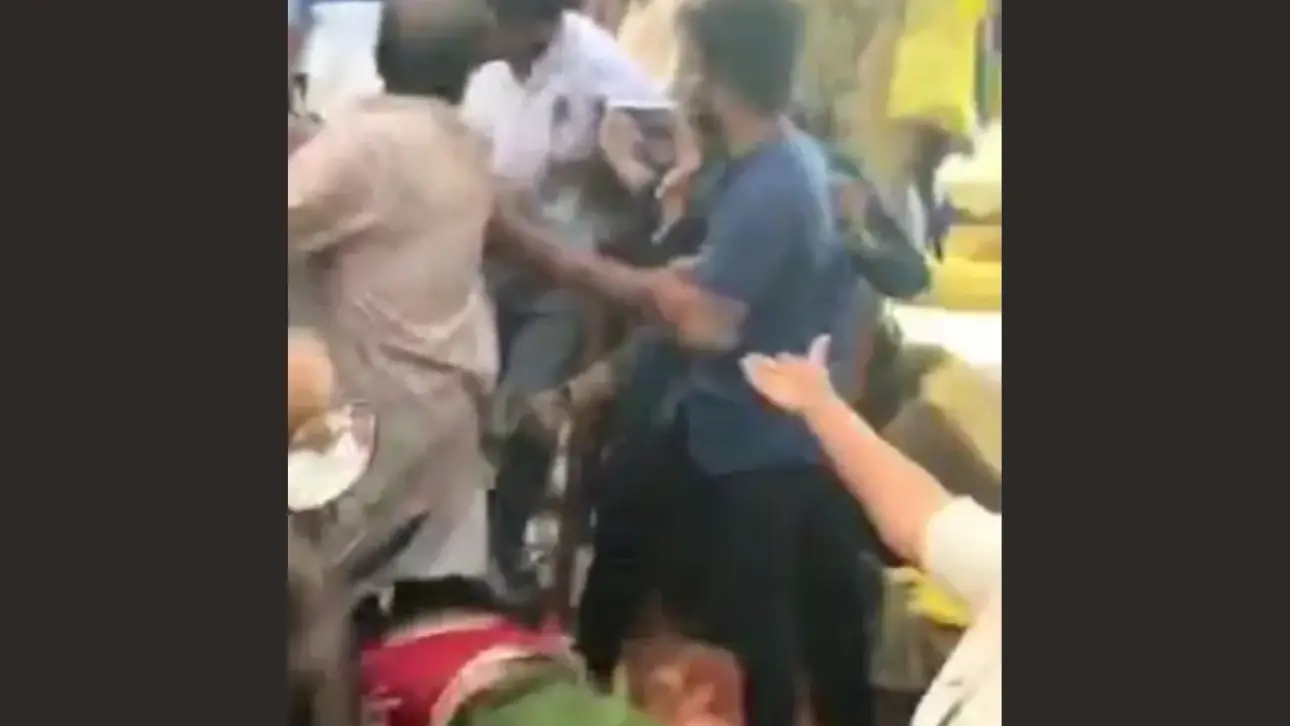 Mumbai Road Rage Caught on Camera: Mother Covers Son, Father Pleads As ...