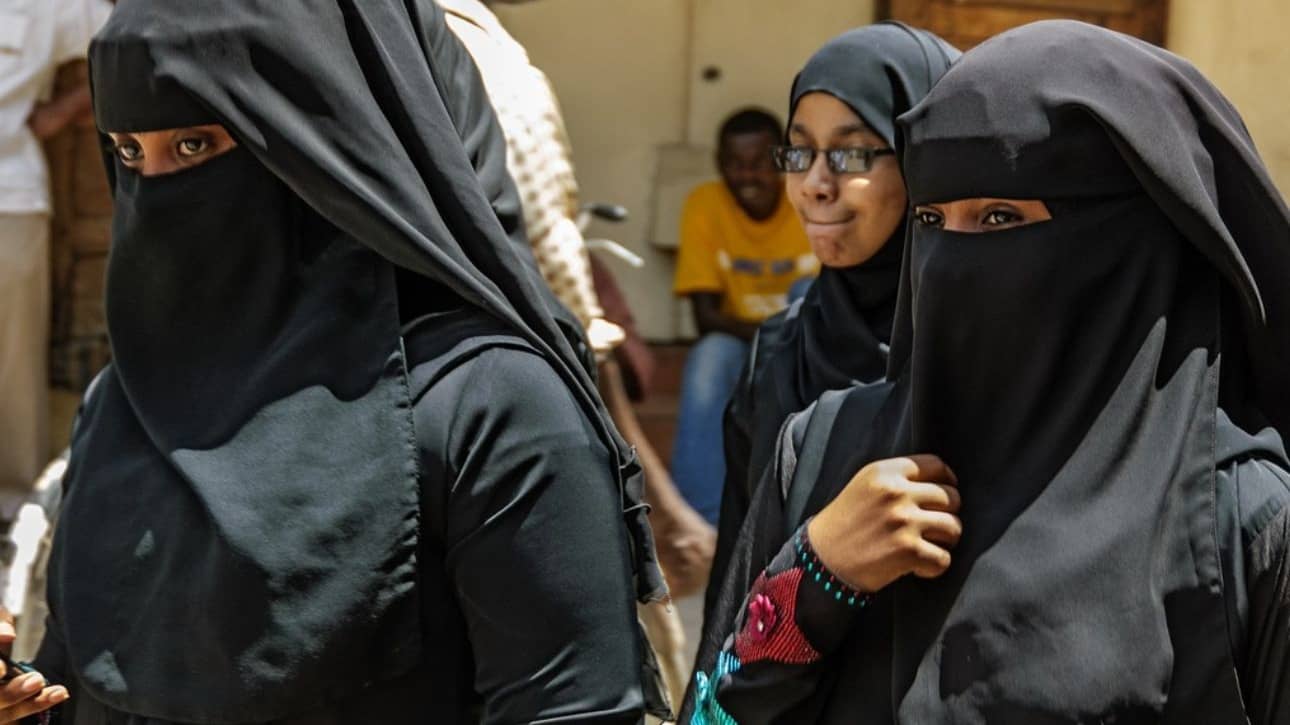 Muslim Women Should Not Be Asked to Remove Burqa for Checking, Urges SP ...