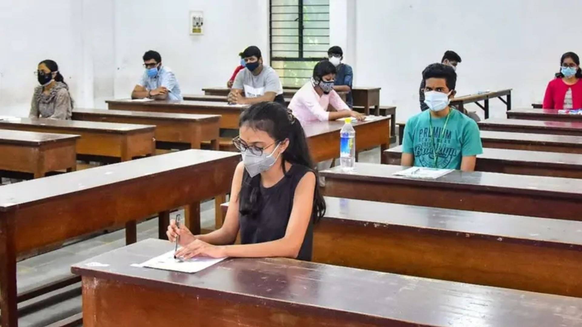 NEET Toppers List Shrinks From 61 to 17. Mridul Manya Anand Secures AIR 1 | Republic World