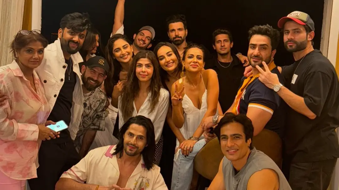Nia Sharma Dances To Saat Sumandar Paar With Arjun Bijlani, Surbhi ...