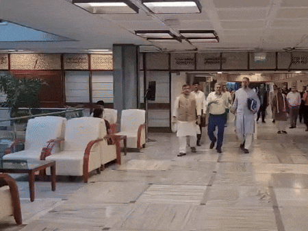 Kalyan Banerjee Breaks Glass In Rage During JPC On WAQF, Gets Cut On Finger | Republic World