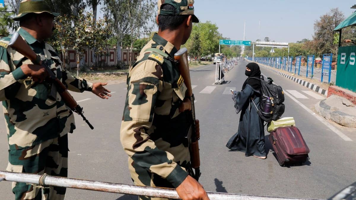 Pakistan Blocks Roads, Shuts Mobile Internet in Islamabad to Stop TLP’s ...