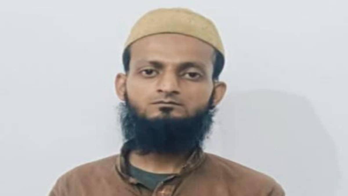 Pakistani Spy Arrested In Varanasi: Suspect Involved In Sending ...