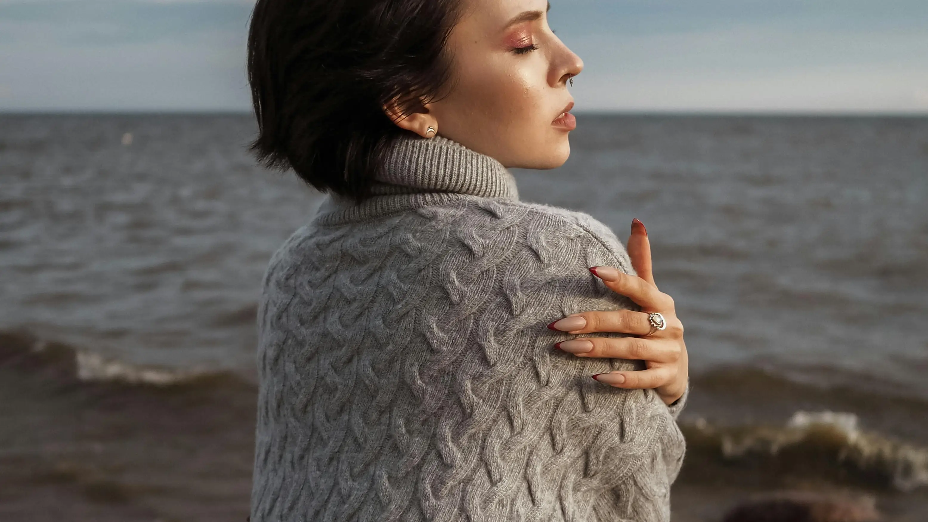 Give Yourself A Hug For 20 Seconds To De-Stress And Promote Healthy ...