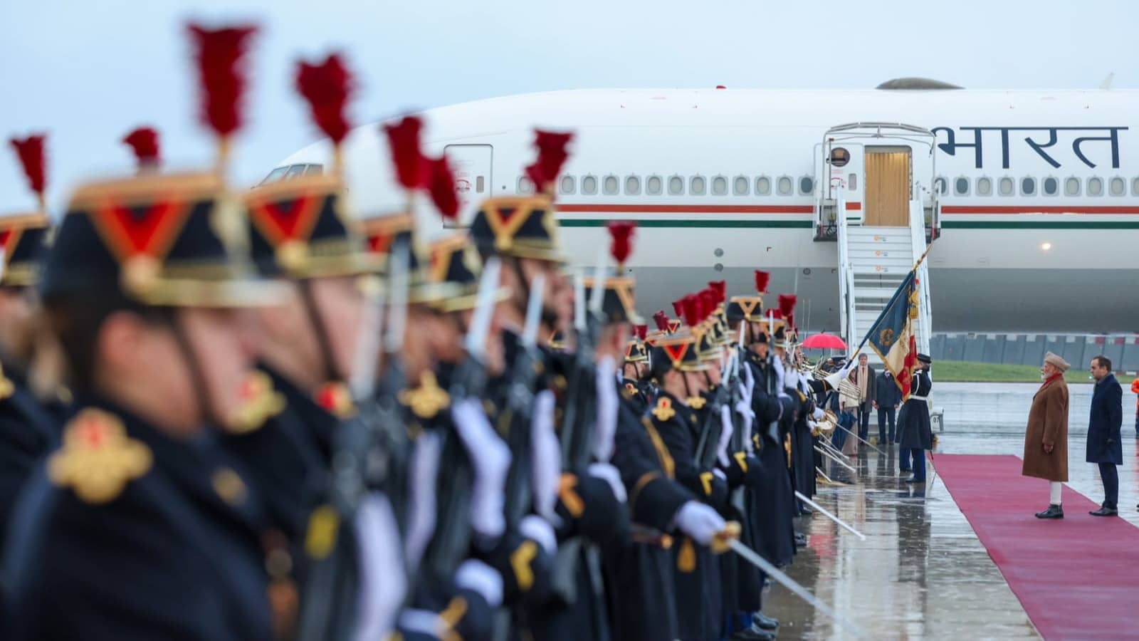 PM Modi Arrives in Paris, to Co-Chair AI Action Summit With Macron ...
