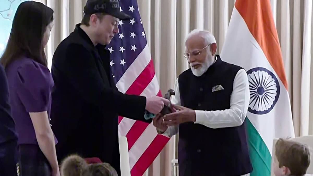 Elon Musk Surprises PM Modi With Special Gift at Blair House Meeting ...