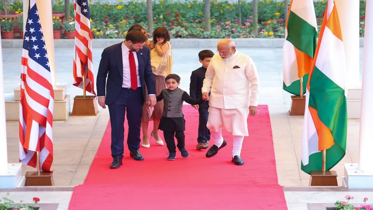 Softest Side of Diplomacy: PM Modi, Vance Family, Strolling Peacocks ...