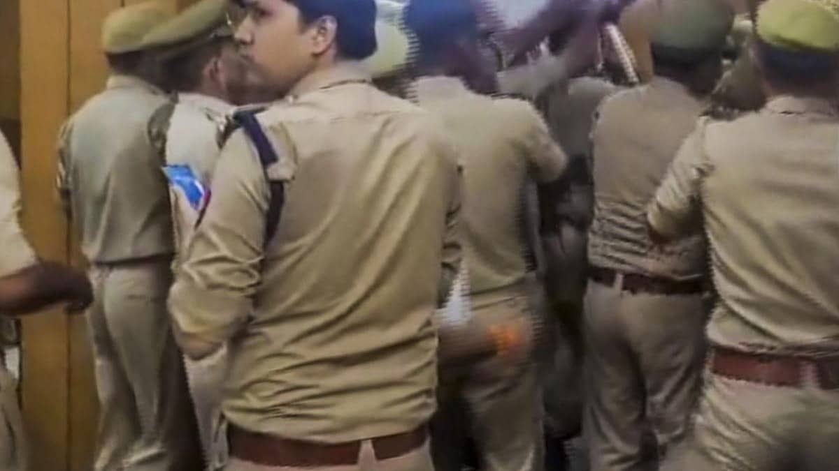 Ghaziabad Court on Edge After Argument Between Judge And Lawyers, Cops ...