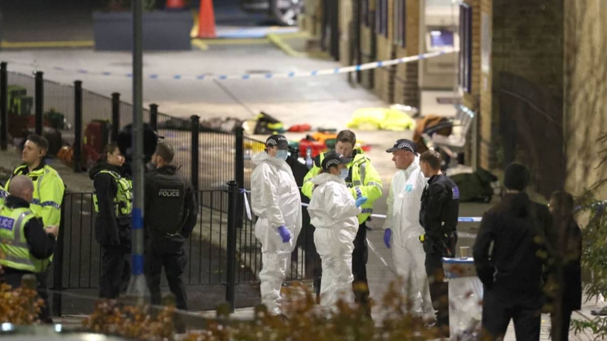 Police Rule Out Terrorism in Stabbing Attack on UK Train After 2 Men ...