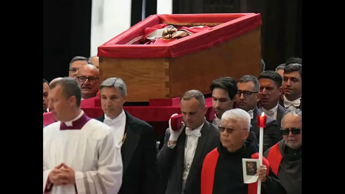 Pope Francis’ Funeral Underway At St. Peter’s Square, Prince William ...