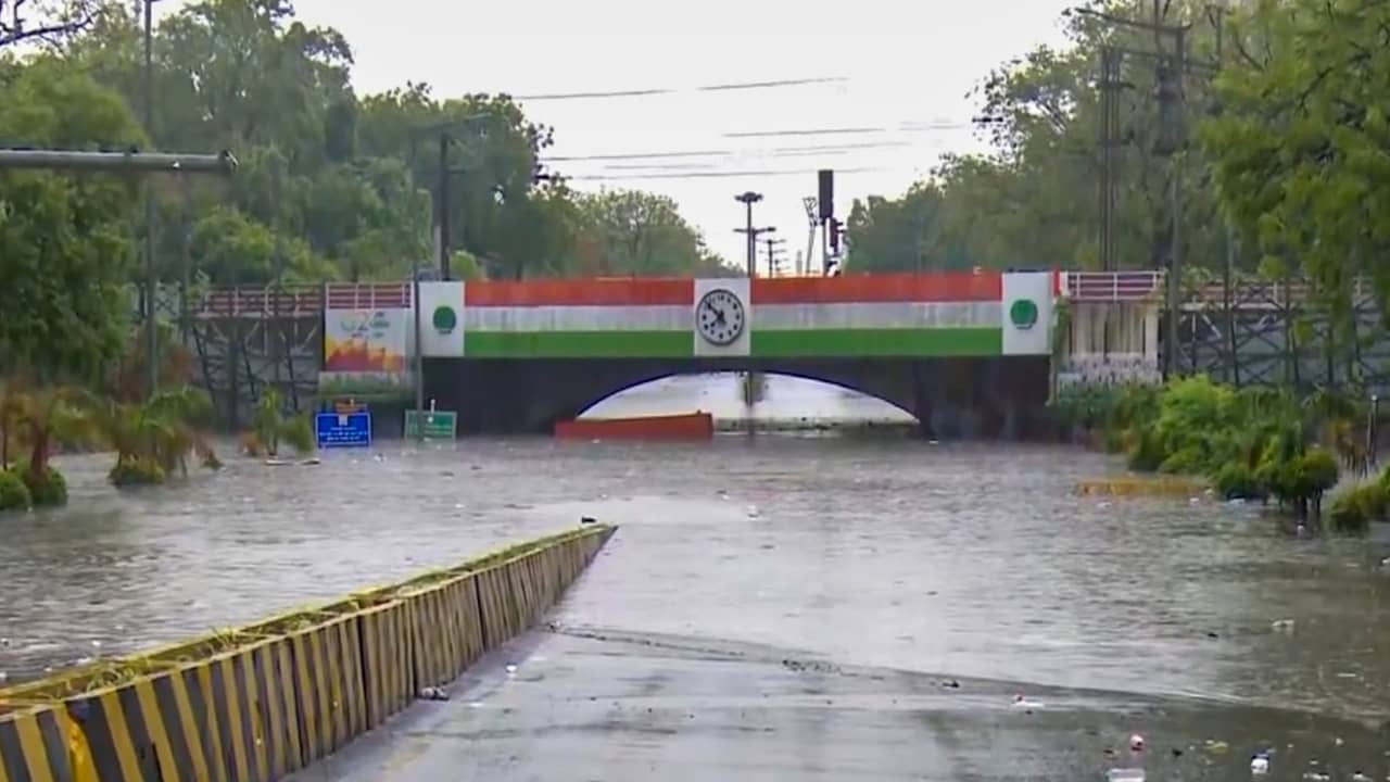 NDMC Starts 3-Day Drive To Clean Drainage Ducts To Prevent Waterlogging ...