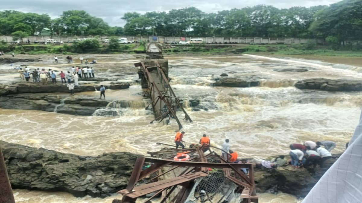 Pune's Indrayani Bridge Collapse: PM Modi Dials CM Fadnavis ...