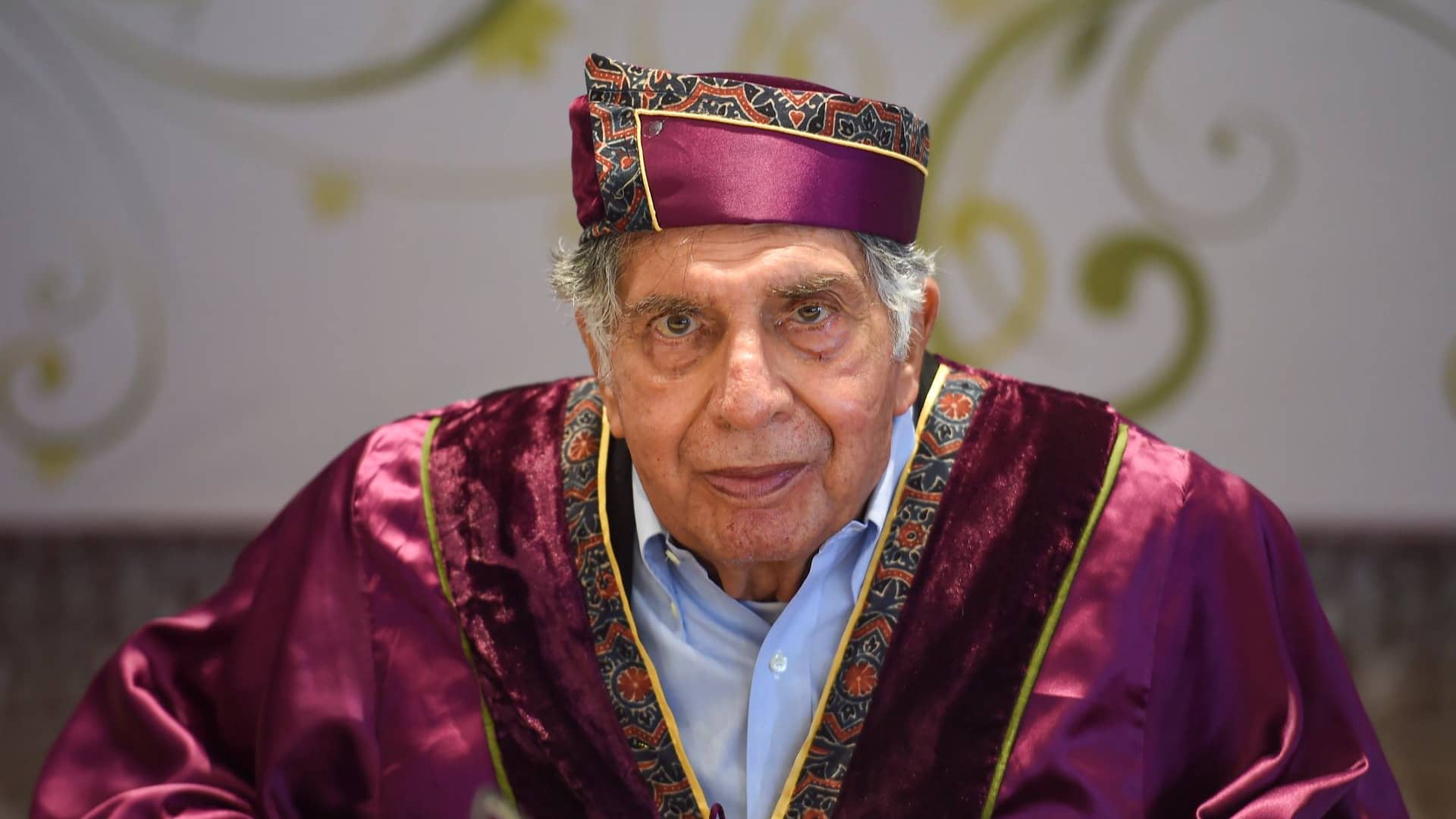 Maharashtra Govt declares day of mourning to pay tributes to Ratan Tata ...