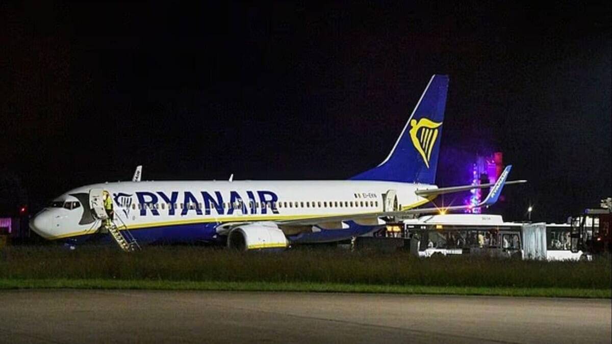 Ryanair Boeing 737 From London Crashes Into Barrier At Greek Airport ...