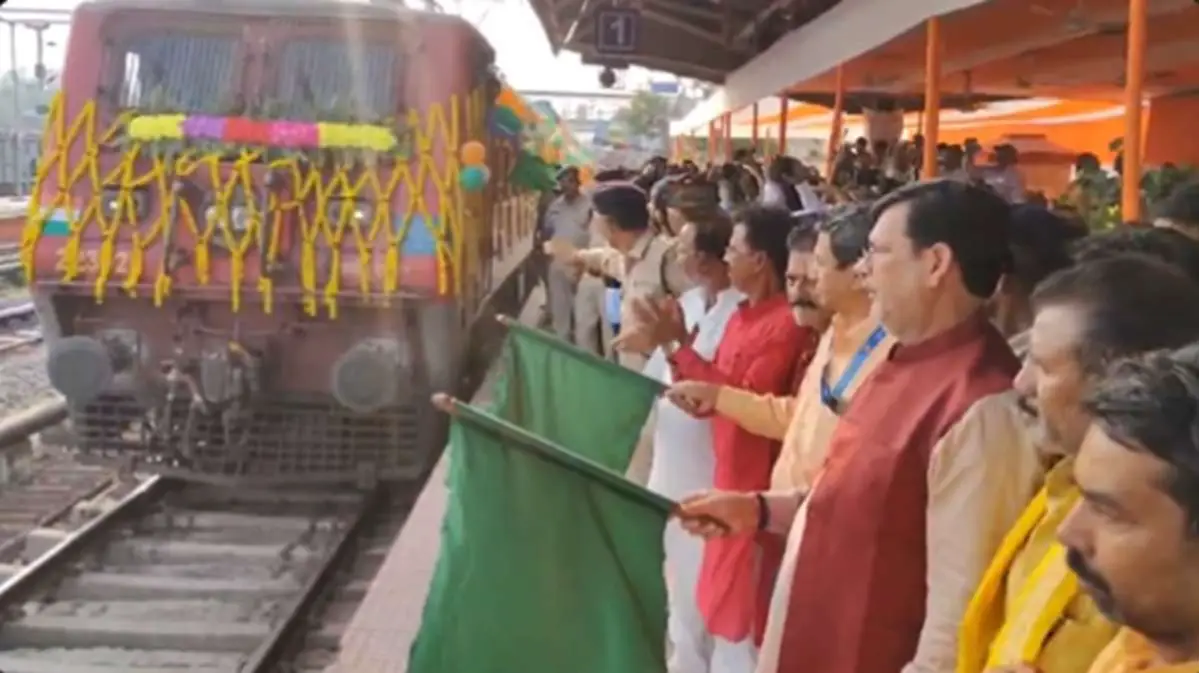 Railway Minister Flags Off Sahibganj-Howrah Intercity Express, Boosting ...