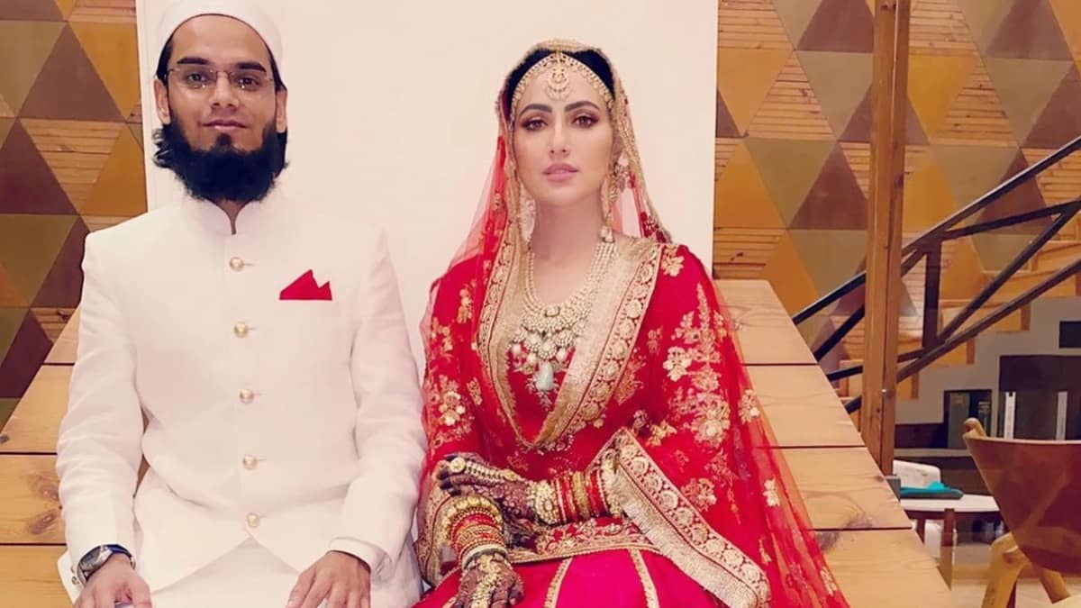 Did Sana Khan's Husband Mufti Anas Saiyad Force Her To Quit Showbiz ...