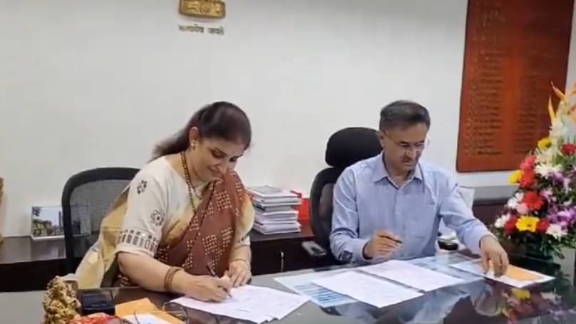 Maharashtra Gets First Woman Chief Secretary, Sujata Saunik Takes Charge | Republic World