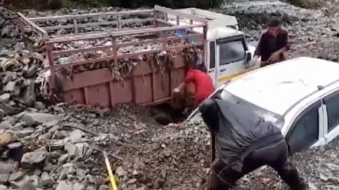 Heavy Rain in Shimla Triggers Landslide, Vehicles Buried Under Debris | VIDEO | Republic World