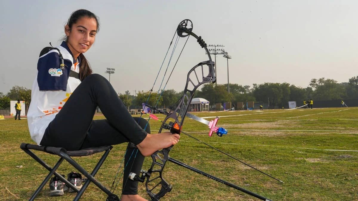 Armless archer Sheetal finishes 2nd in ranking round | Republic World