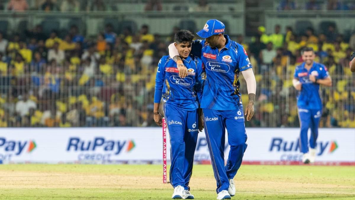 Suryakumar Yadav's Special Advise to MI Debutant Vignesh Puthur During ...