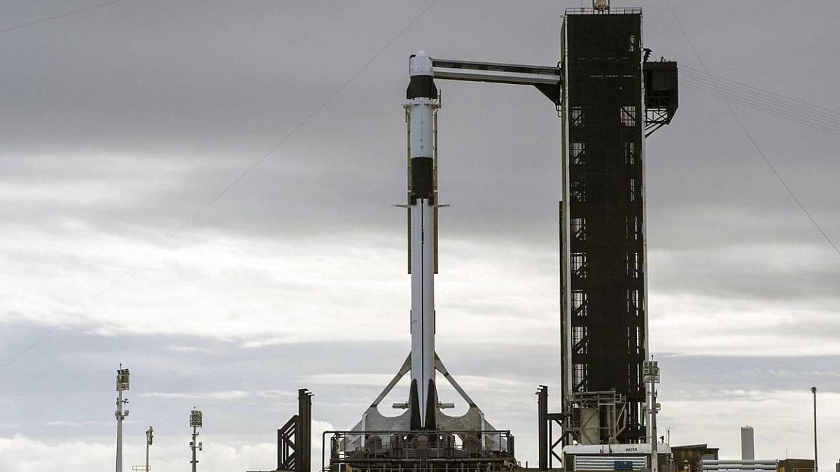 SpaceX CRS-32 Mission: 6,400 Pounds of Supplies, Cutting-Edge ...