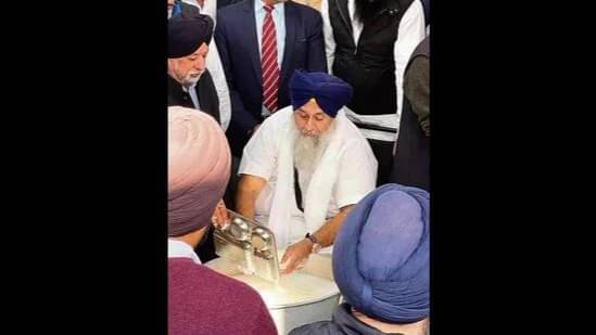 Sukhbir Badal Continue Services as 'Sewadar' at Takhat Sri Kesgarh Sahib in Anandpur Sahib ...