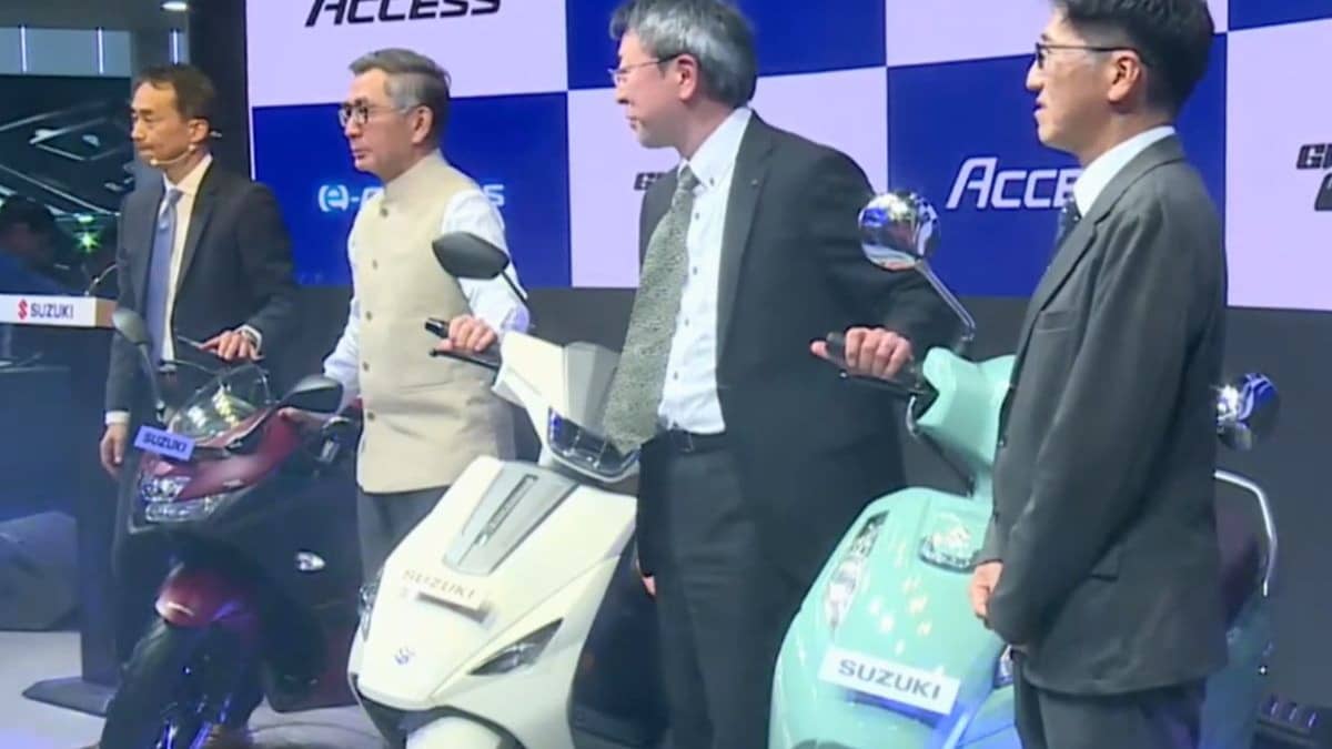 Suzuki E-Access, GIXXER SF 250 Flex Fuel Launched at Bharat Mobility Global Expo 2025 | Republic ...
