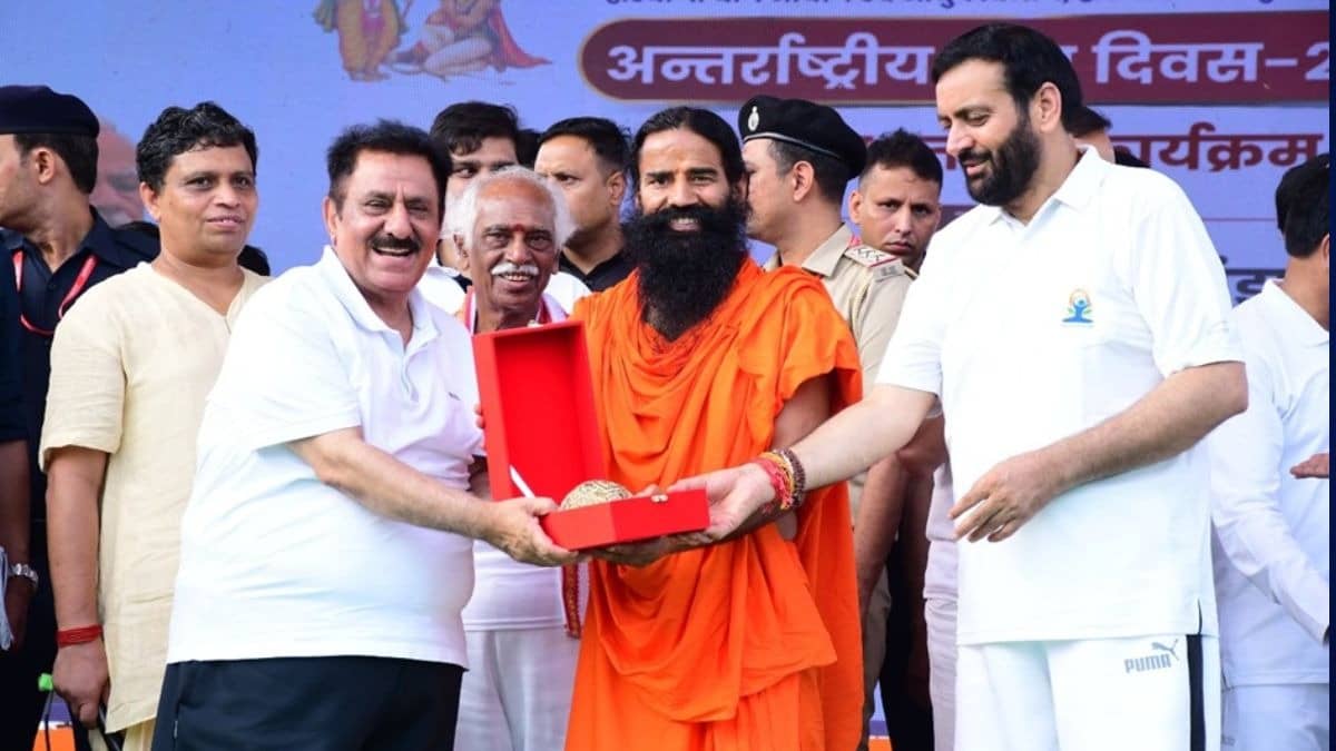 योग ही सनातन का सार है, योग परम सत्य है, सनातन शाश्वत सत्य योग है, योगधर्म ही सनातनधर्म व ...