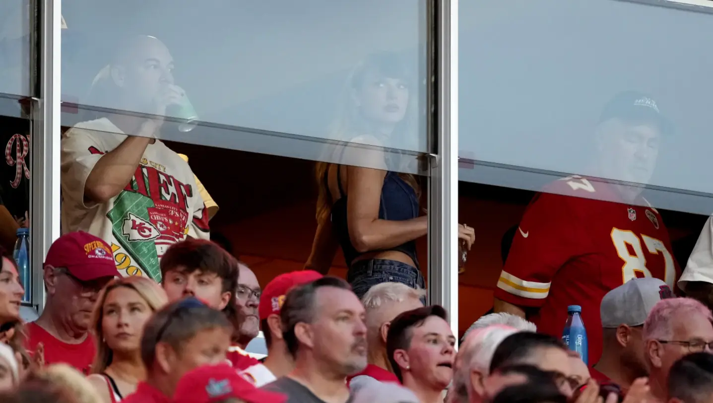 Taylor Swift shows up at Arrowhead Stadium to watch Travis Kelce ...