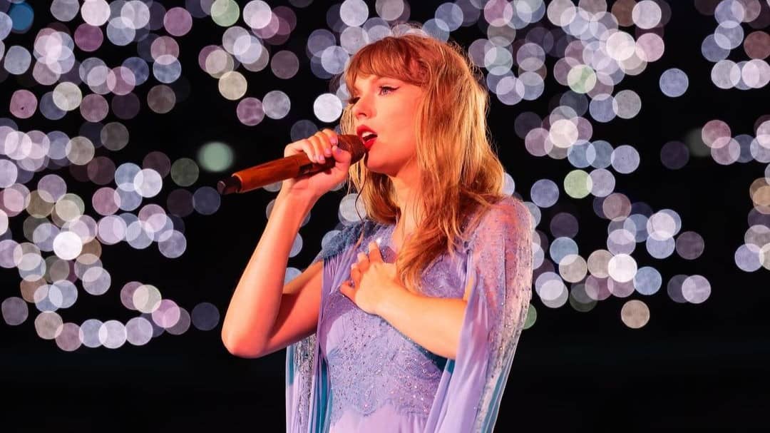 Taylor Swift To Reveal Never-Before-Seen Photos In Eras Tour Book ...