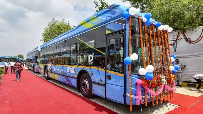 Delhi LG Flags Off 320 Electric Buses, Says They Will Strengthen Fight ...