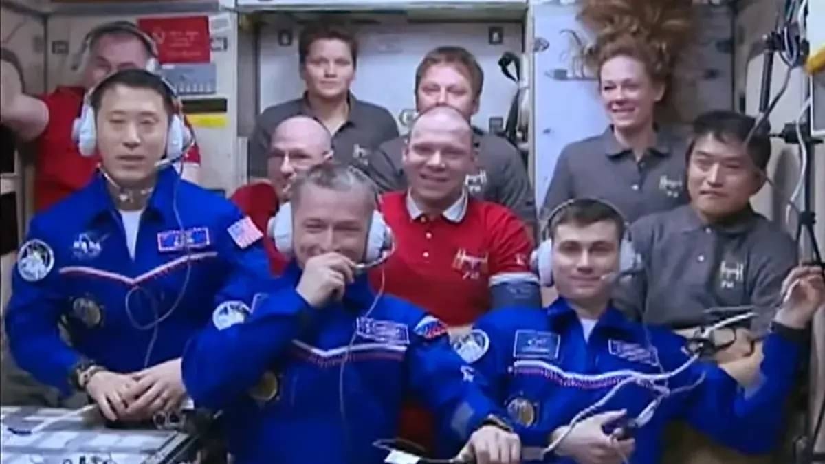 Touchdown at ISS: Jonny Kim’s MS-27 Crew Welcomed With Hugs as New Mission Begins | VIDEO ...