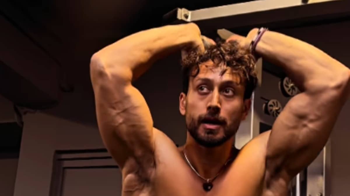 Train Like Tiger Shroff: This Exercise Can Blow Up Your Arm Size ...