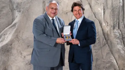 Top Gun Star Tom Cruise Honoured with US Navy's Highest Civilian Award ...