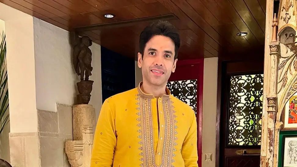 Tusshar Kapoor Reveals His Facebook Accounts Have Been Compromised | Republic World