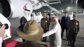 PM Modi's Special Gesture, Receives Amir of Qatar Sheikh Tamim Bin Hamad AL Thani At Delhi's IGI ...