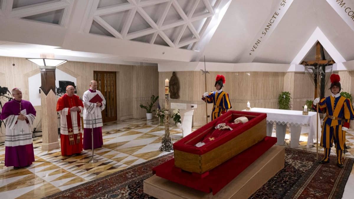 Red Papal Robe With Mitre on Head And Rosary in Hand: Vatican Releases ...