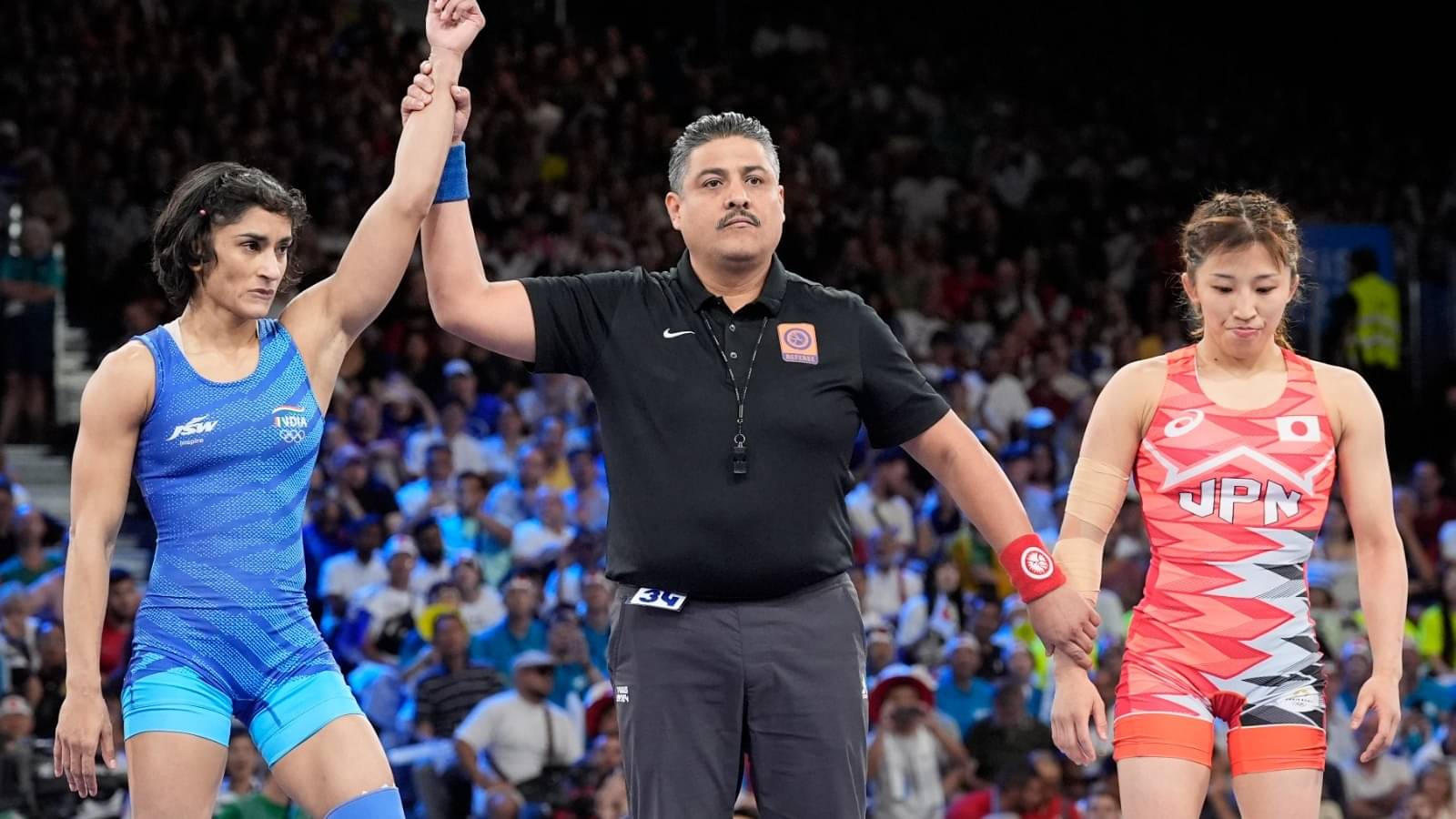 BREAKING: Vinesh Phogat stuns Tokyo Gold Medallist at Olympics 2024 ...