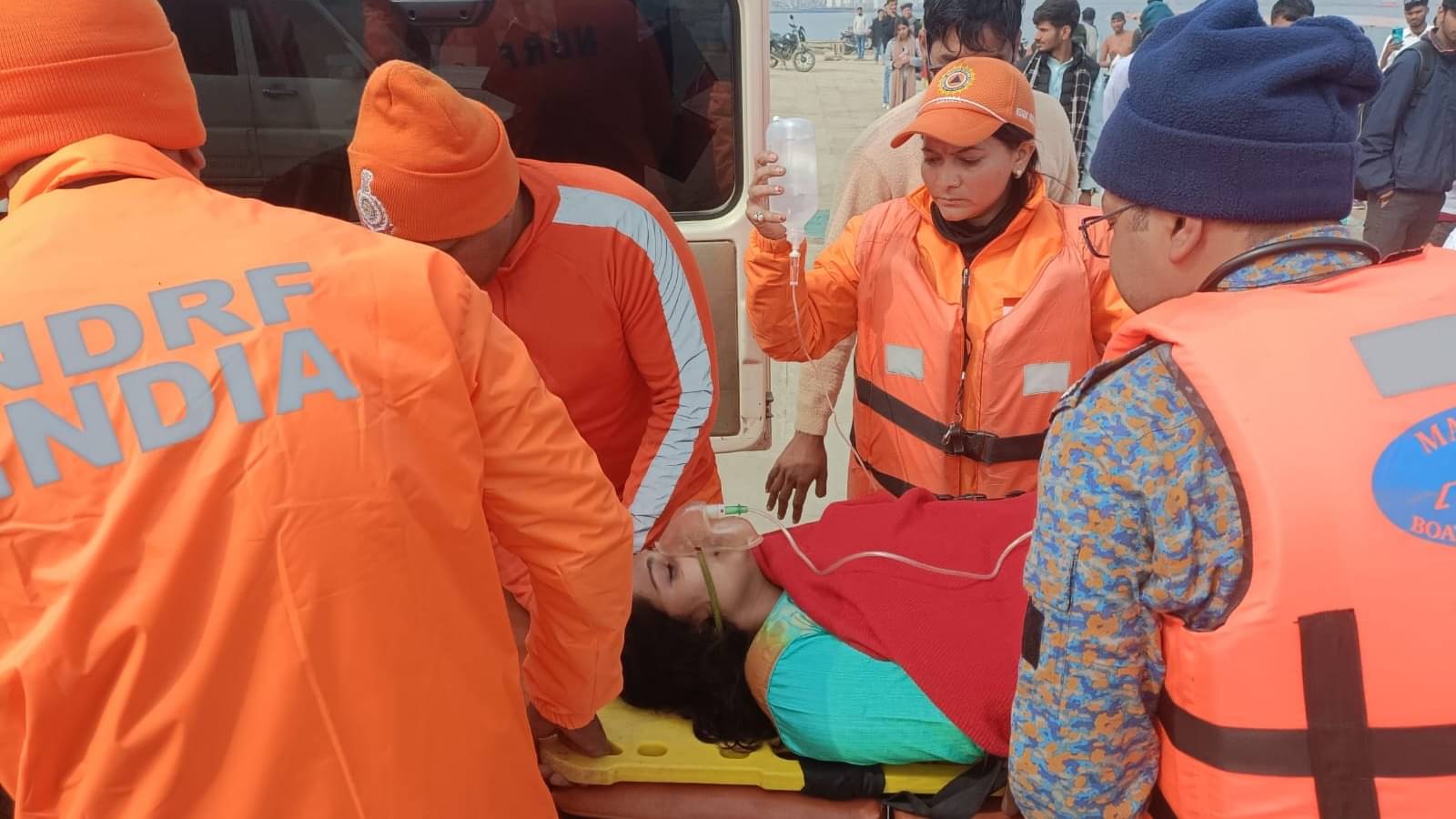 Mahakumbh: संगम में कूदी महिला, नहाते ही हो गई हाइपोथर्मिया का शिकार... NDRF की टीम बनी भगवान ...